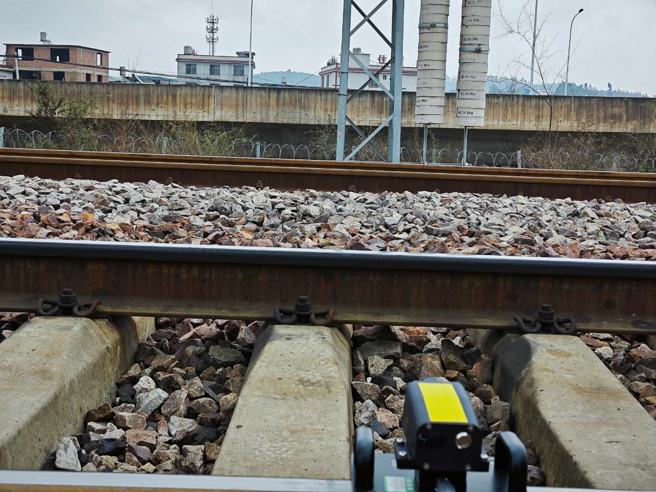 Railway Laser Displacement Measuring Equipment for Rail Creeping ...
