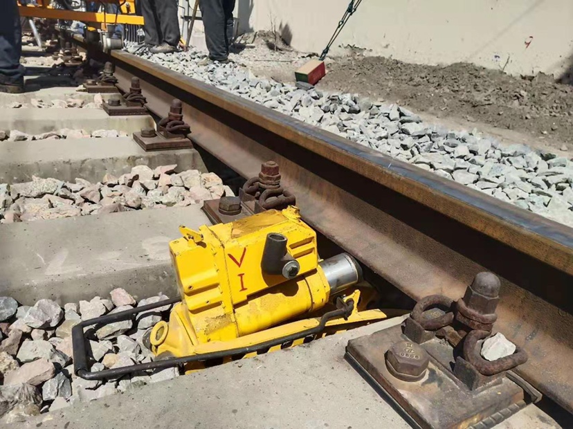 Hydraulic Track Jack-Wuhan Linkage Track Equipment Co,Ltd